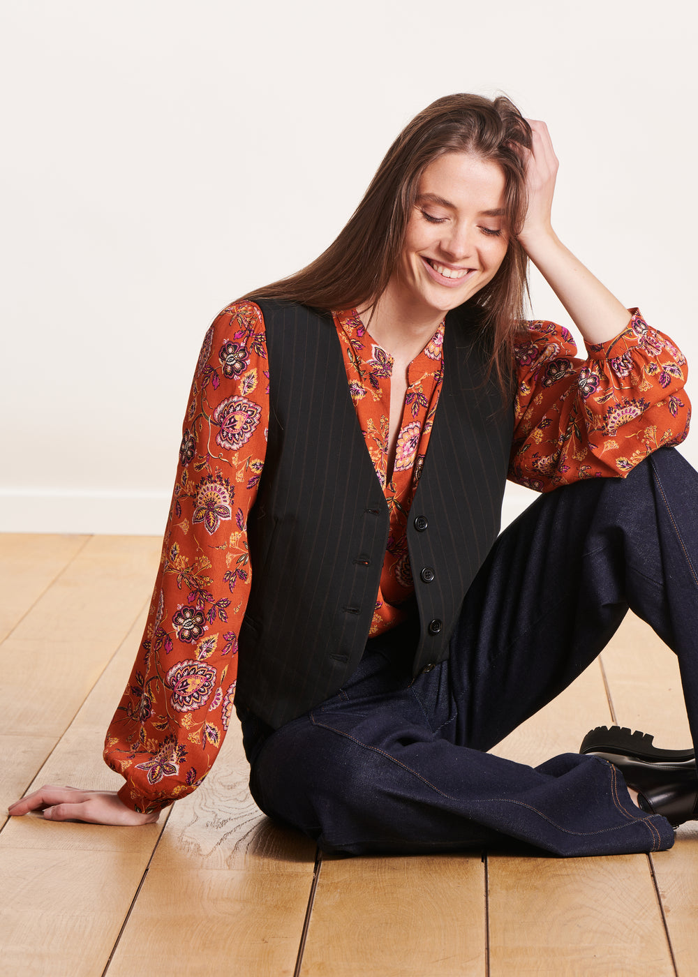 Zwart getailleerd mouwloos vestjack - La Fée Maraboutée