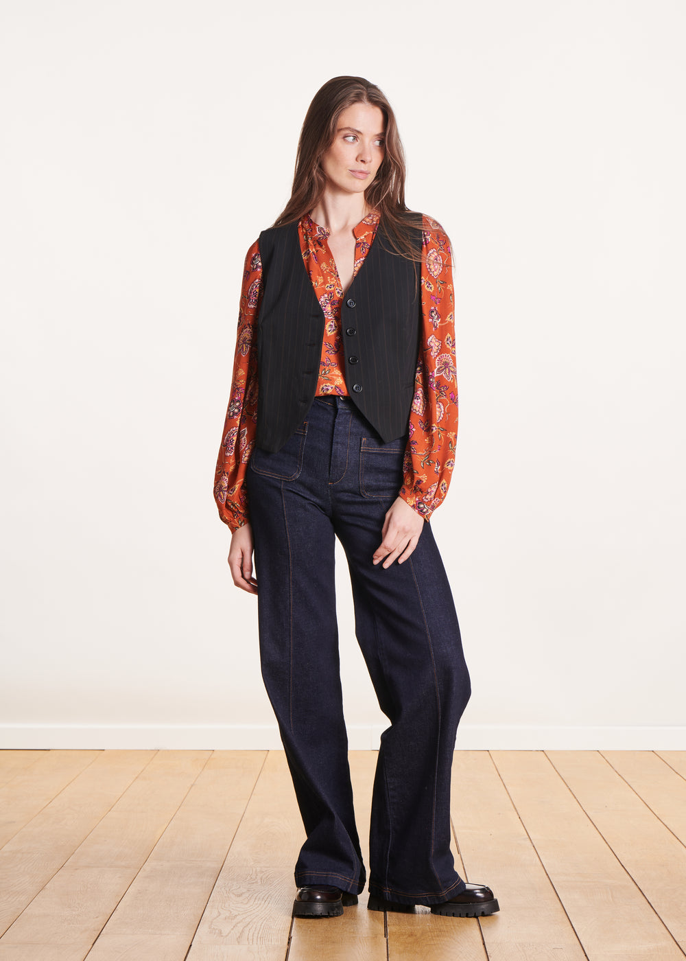 Zwart getailleerd mouwloos vestjack - La Fée Maraboutée