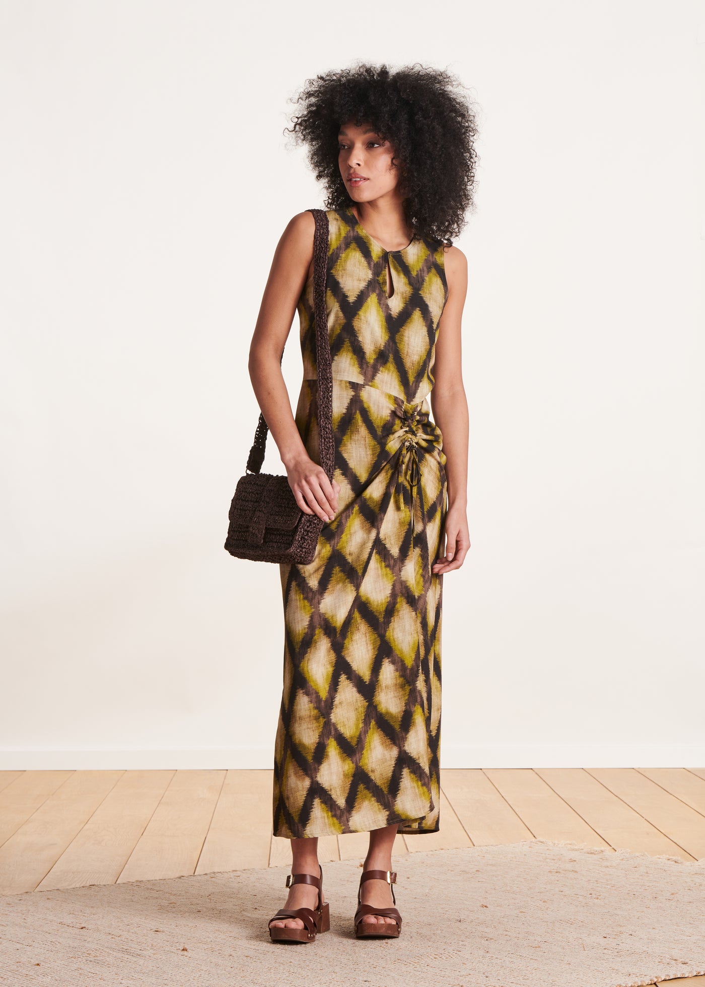 Robe mi-longue sans manches à imprimé kaki - La Fée Maraboutée