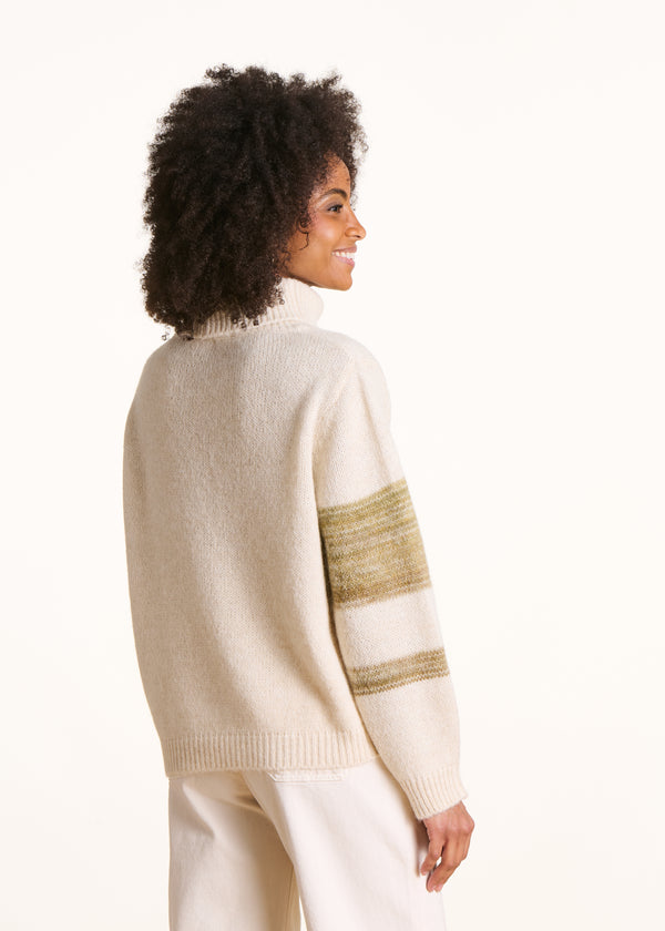 Pull court bicolore à motif col roulé - La Fée Maraboutée