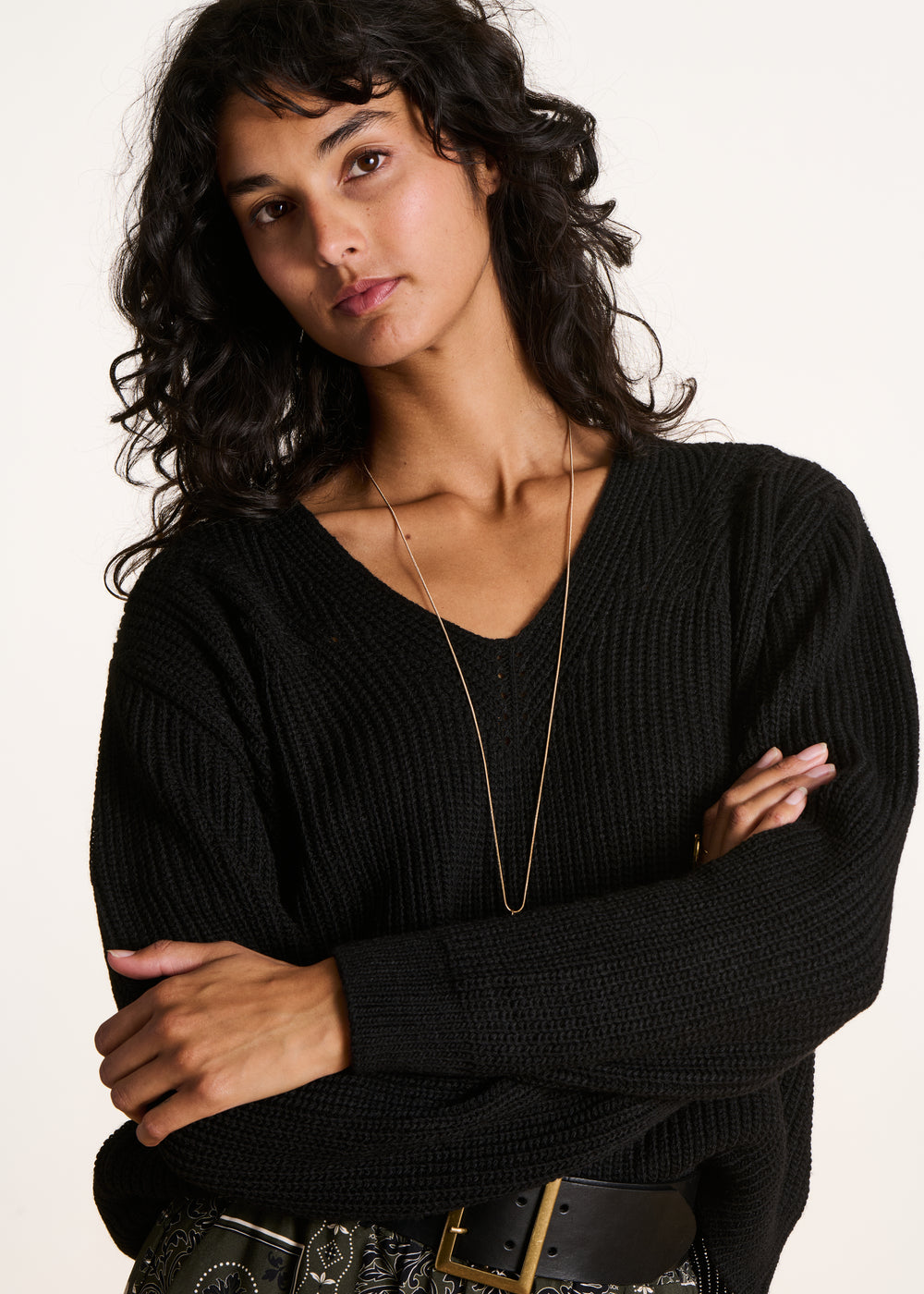 zwart los gebreide trui met V-hals en lange mouwen - La Fée Maraboutée