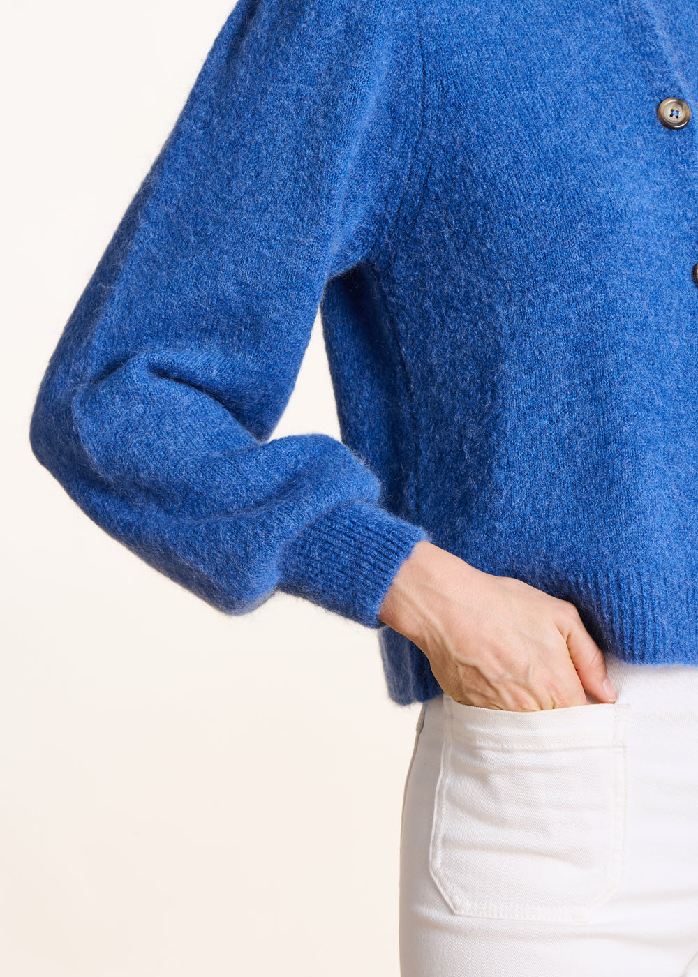 Straight short blue cardigan with round neckline - La Fée Maraboutée