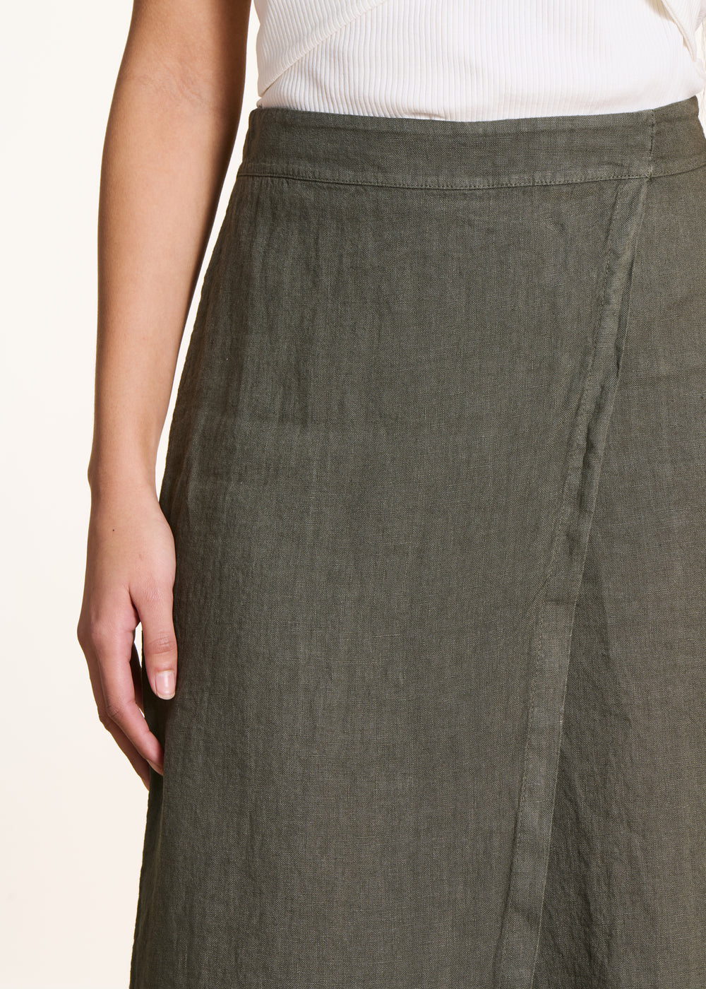Pantalon large 7/8ème kaki en lin avec pan - La Fée Maraboutée